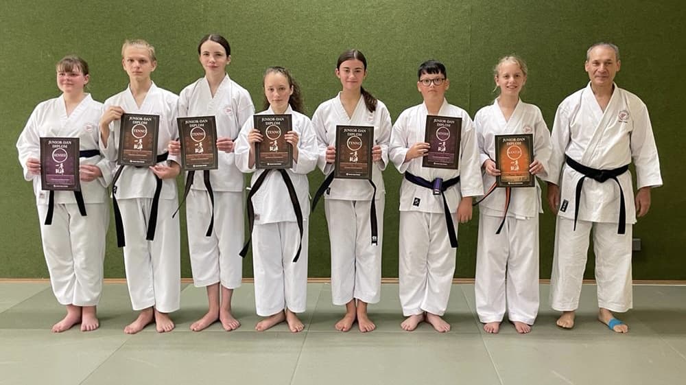 Junior-Dan Prüfung am 09.07.2022 in der Kinderkarateschule Hamid Khatibi